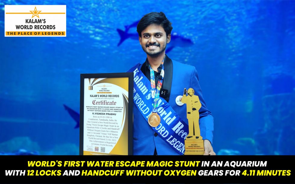 World's First Water Escape Magic Stunt In An Aquarium With 12 Locks And ...